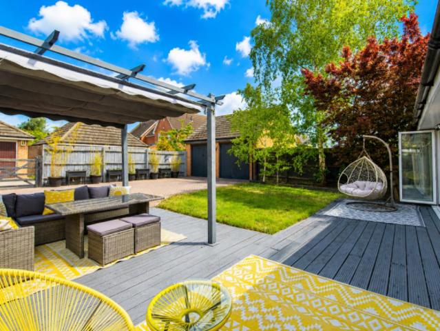 6 bedroom detached house for sale in St. Crispin Crescent, Northampton, NN5