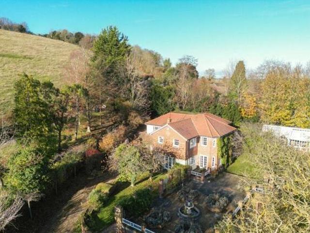 6 Bedroom Detached House For Sale In Streatley On Thames, Berkshire