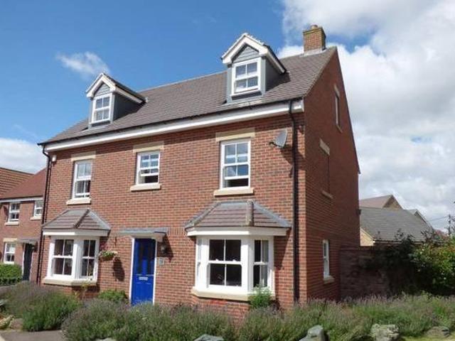 6 bedroom detached house for sale in Swift Way Wixams Bedfordshire MK42 6AU MK42