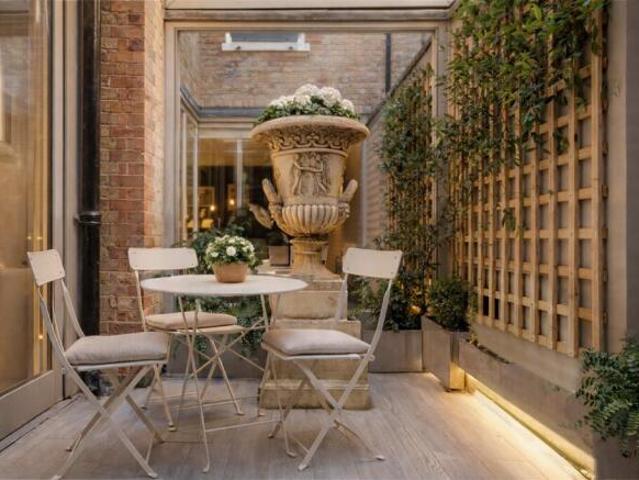 6 bedroom detached house for sale in Palace Court, London, W2