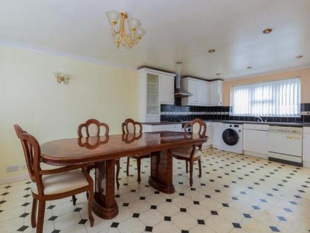 6 bedroom detached house for sale in Palmerston Avenue, Langley, SL3