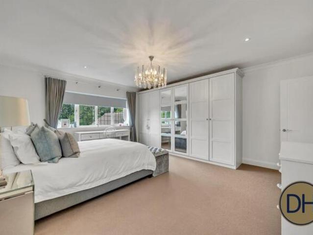 6 bedroom detached house for sale in Park Avenue, Hutton, Essex CM13