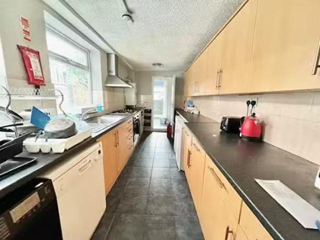 6 Bedroom Detached House For Sale In Peterborough Avenue, High.