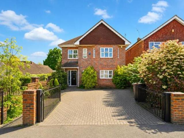 6 bedroom detached house for sale in Penn Road, Park Street, St. Albans, Hertfordshire, AL2