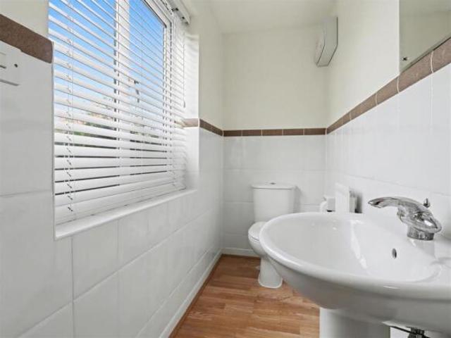 6 bedroom detached house for sale in Pishmire Close, Norwich, NR5