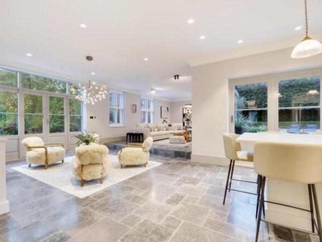 6 bedroom detached house for sale in Priests Lane, Brentwood, CM15