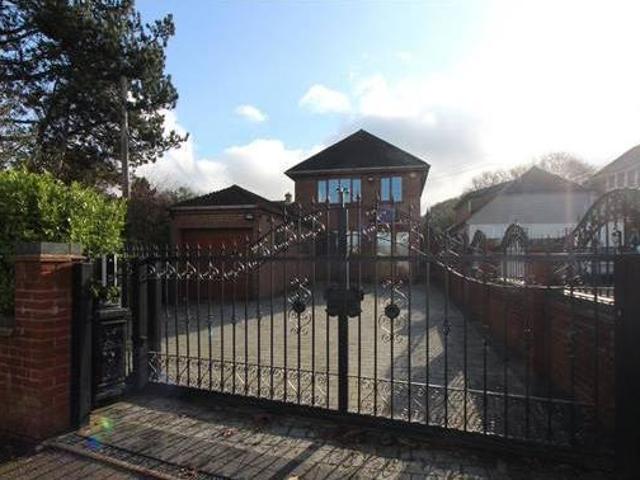 6 bedroom detached house for sale in Robin Hood Lane Walderslade Kent ME5 ME5