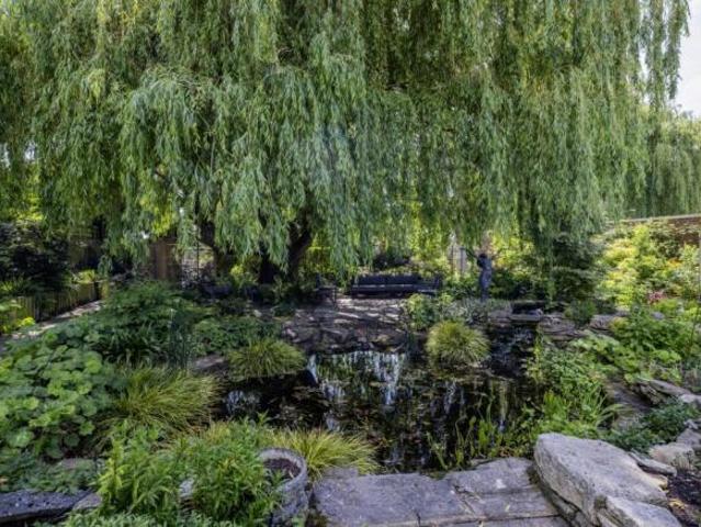 6 bedroom detached house for sale in Ranulf Road, The Hocrofts, NW2