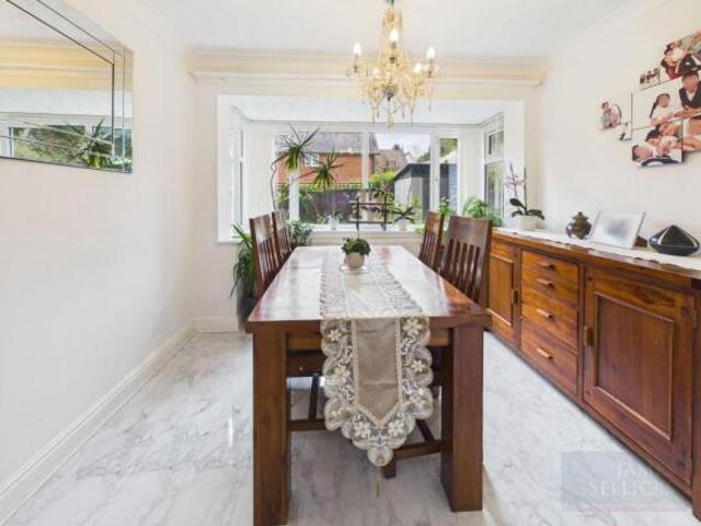 6 bedroom detached house for sale in Ridgway Road, Stoneygate, Leicester, LE2