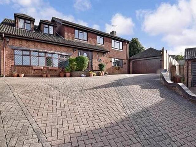 6 bedroom detached house for sale in Ryegrass Close Walderslade Chatham Kent ME5