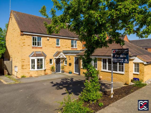 4 bedroom detached house for sale in Woodlands, Grange Park, Northampton, NN4