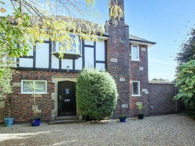 6 bedroom detached house for sale in Wallace Avenue Worthing BN11