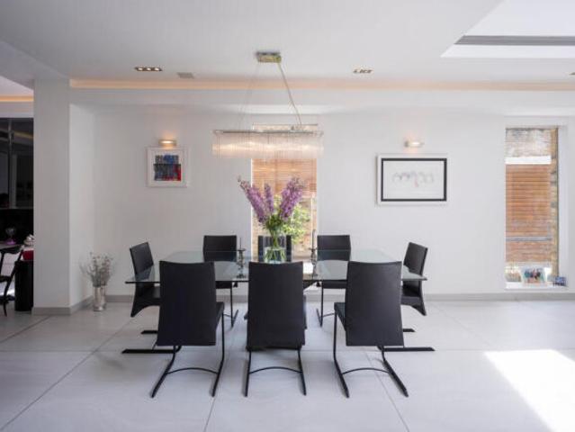 6 bedroom detached house for sale in Walm Lane, London, NW2