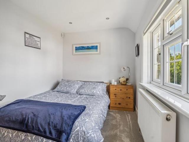 6 bedroom detached house for sale in Wexham Street, Slough, SL3