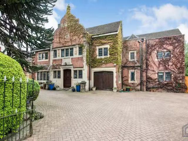 6 bedroom detached house for sale in West Drive, Handsworth Wo.