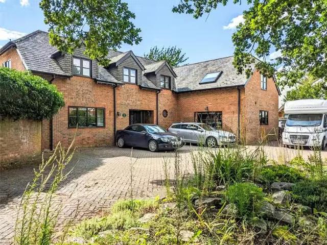 6 bedroom detached house for sale in West Road, Bransgore, Chr.