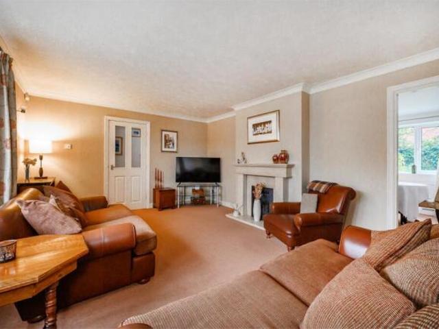 6 bedroom detached house for sale in Westwood Close, Leeds, LS27