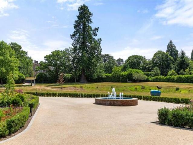 6 bedroom detached house for sale in Wildernesse Avenue, Sevenoaks, Kent, TN15