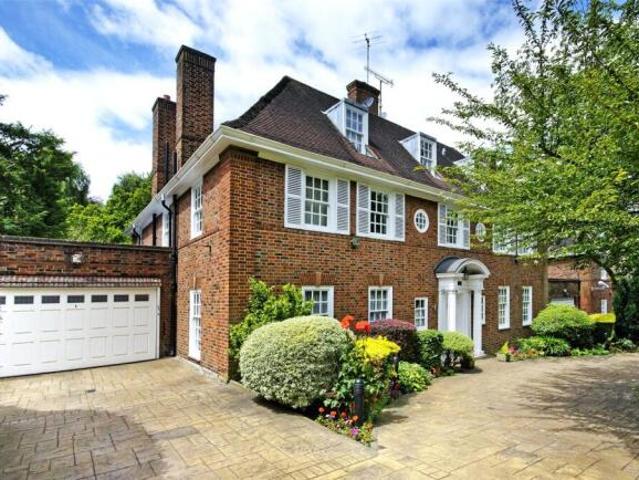 6 bedroom detached house for sale in Winnington Road, London, N2