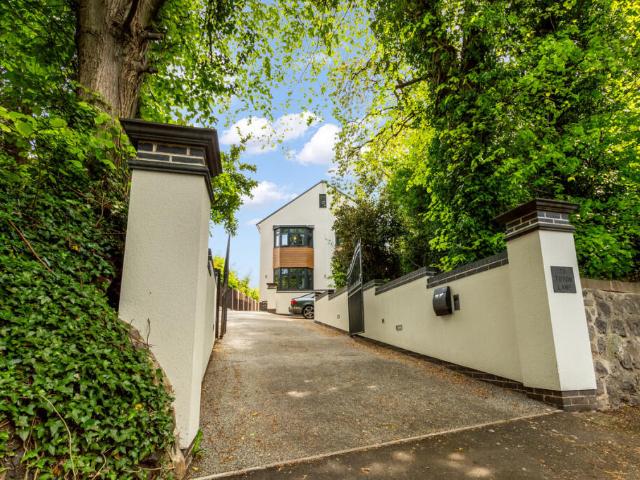 6 bedroom detached house for sale in Toton Lane, Nottingham, NG9