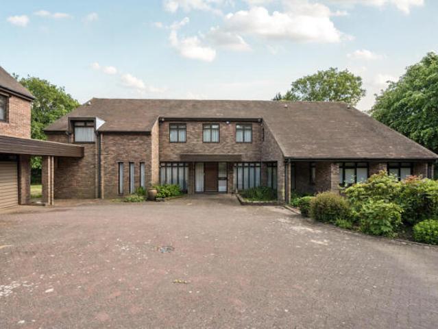 6 bedroom detached house for sale in Totteridge Common, London, N20