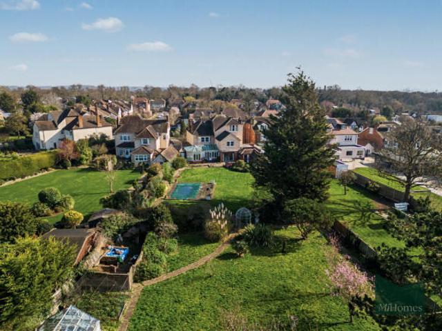 6 bedroom detached house for sale in The Chine, Grange Park, N21