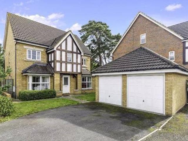 6 bedroom detached house for sale in The Fieldings Banstead Surrey SM7