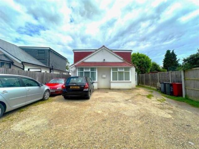 6 bedroom detached house for sale in The Spur, Slough, SL1
