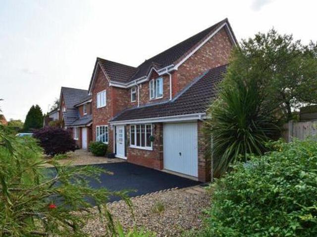 6 Bedroom Detached House For Sale In Thorpe St Andrew, Norwich