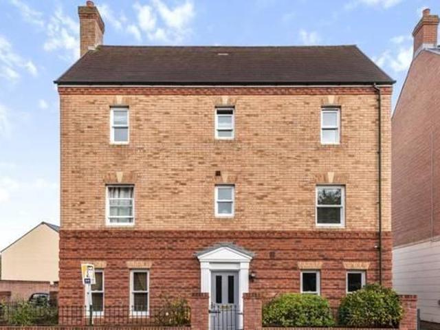 6 bedroom detached house for sale in Trecastle Road Wichelstowe Swindon Swindon Wilts SN1 SN1