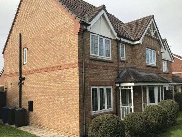 6 bedroom detached house for sale in Twigg Crescent Doncaster DN3 DN3