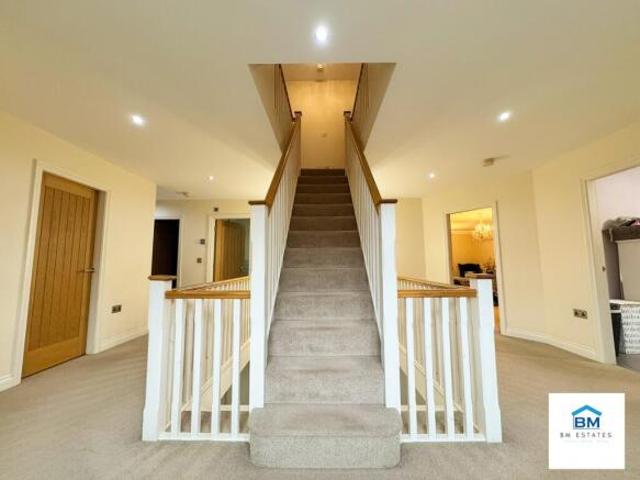 6 bedroom detached house for sale in Uppingham Road, Leicester, LE5