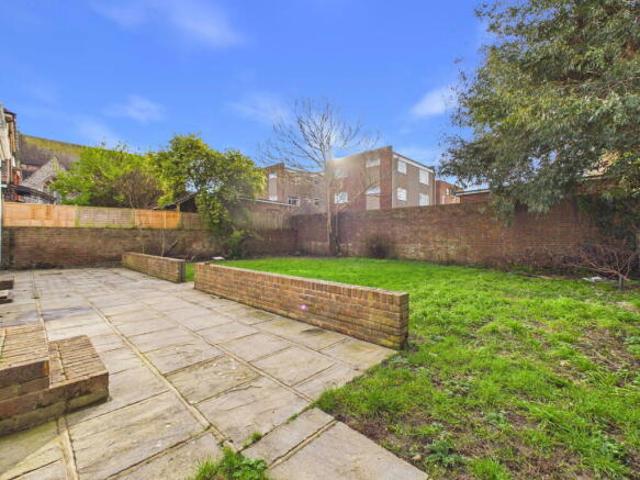 6 bedroom detached house for sale in Victoria Road, Worthing, BN11 1XE, BN11
