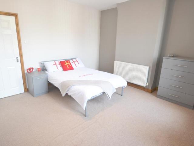 6 bedroom Detached house To Let