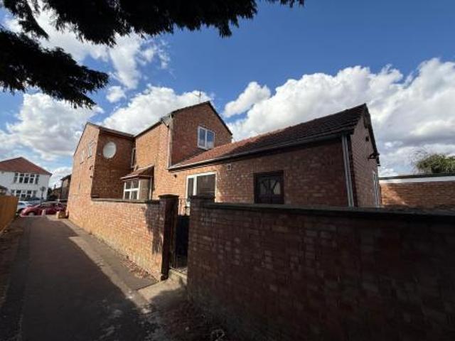 6 bedroom Detached house To Let