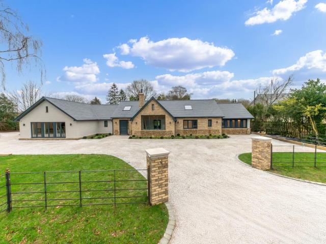 6 bedroom detached house to rent