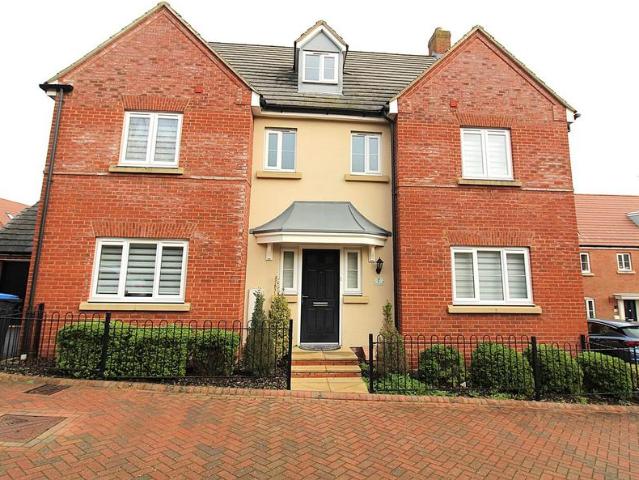 6 bedroom detached house to rent