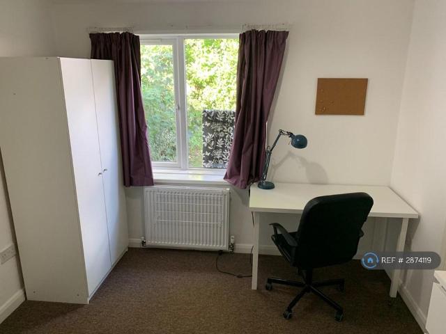 6 bedroom detached house to rent