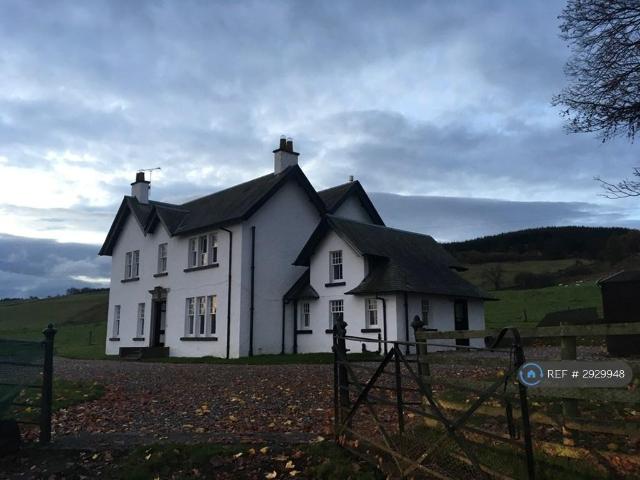 6 bedroom detached house to rent