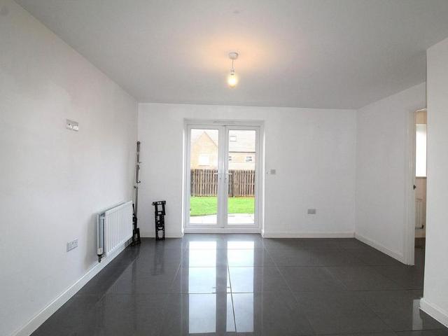 6 bedroom detached house to rent