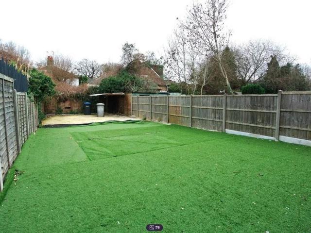 6 bedroom detached house to rent
