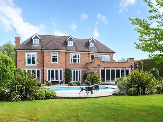 6 bedroom detached house to rent