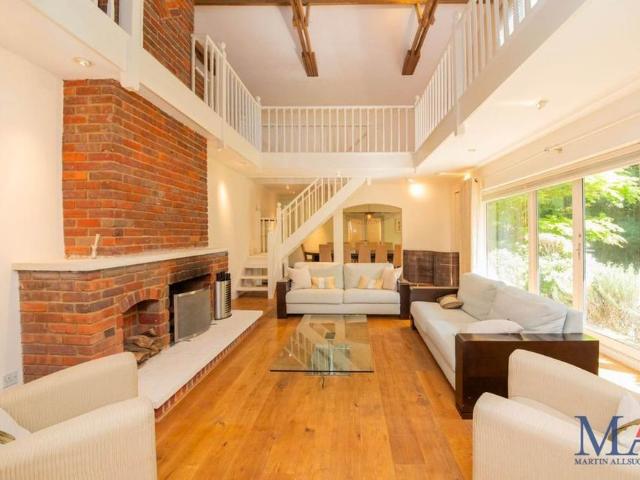 6 bedroom detached house to rent
