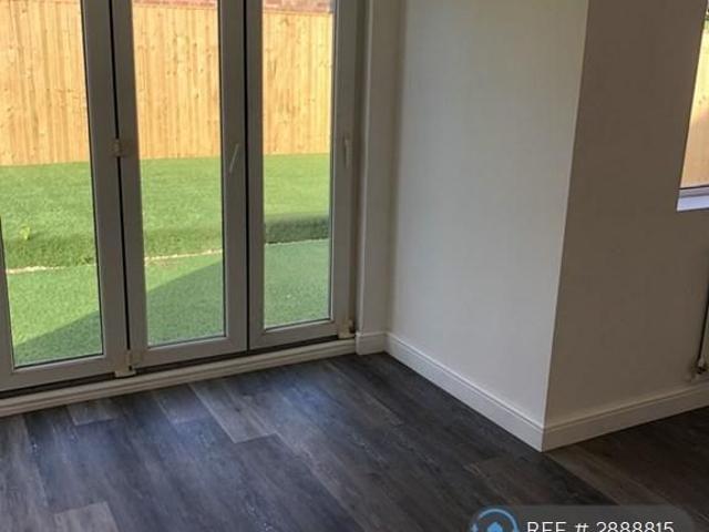6 bedroom detached house to rent
