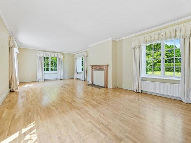 6 bedroom detached house to rent