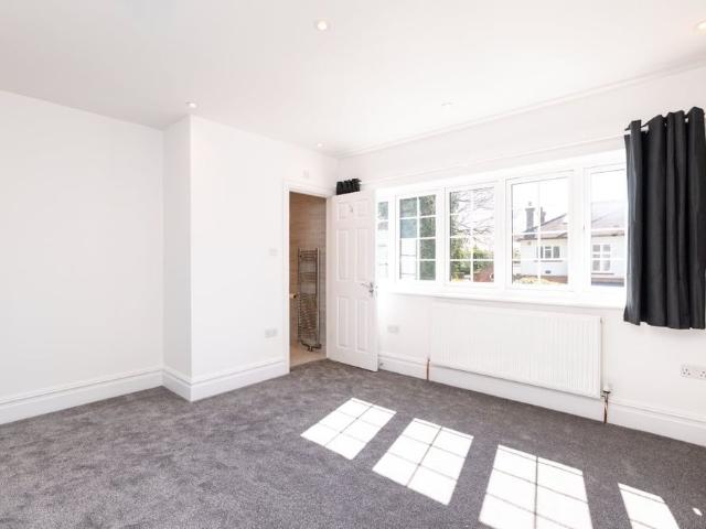 6 bedroom detached house to rent