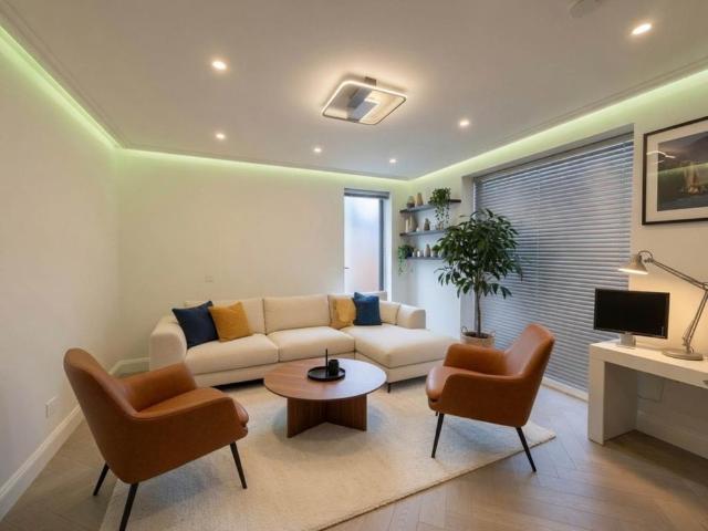 6 bedroom detached house to rent