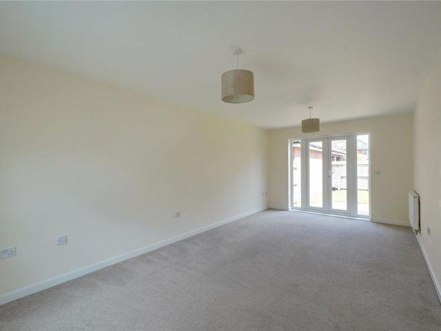 6 bedroom detached house to rent