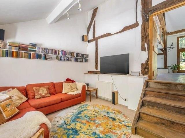 6 bedroom detached house to rent