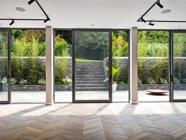 6 bedroom detached house to rent